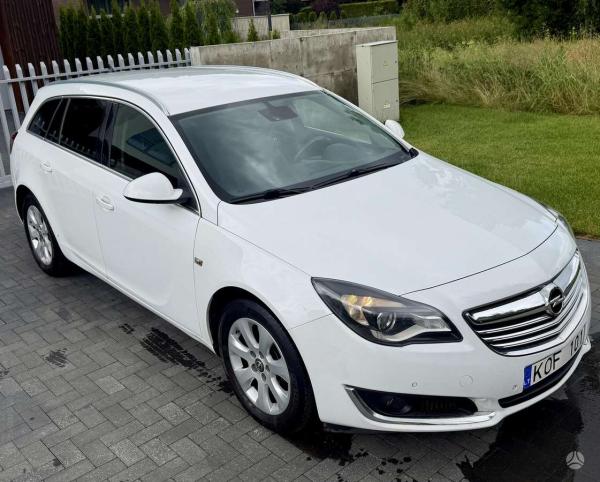 White Opel Insignia 2016 in Vilnius, with an engine capacity of 1.96 L and mileage of 260 thousand km for 4500 €, photo 2 on AUTOMOTO.COM.LV