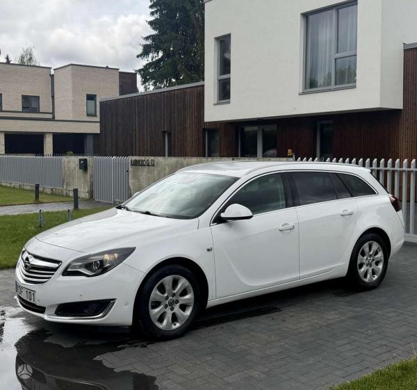 White Opel Insignia 2016 in Vilnius, with an engine capacity of 1.96 L and mileage of 260 thousand km for 4500 €, photo 5 on AUTOMOTO.COM.LV
