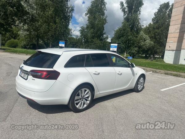 White Opel Insignia 2016 in Tartu, with an engine capacity of 2.00 L and mileage of 270 thousand km for 4999 €, photo 3 on AUTOMOTO.COM.LV