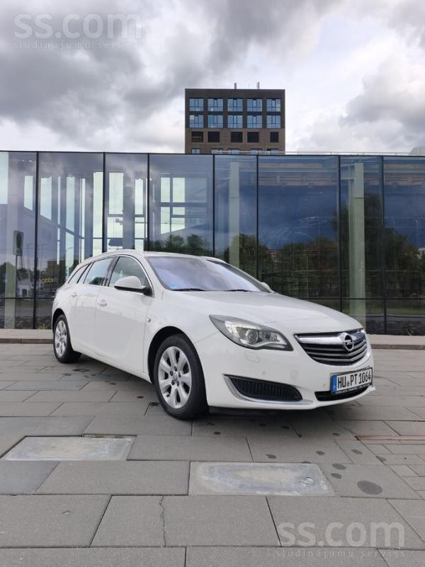 White Opel Insignia 2016 in Riga, with an engine capacity of 1.60 L and mileage of 291 thousand km for 5350 €, photo 1 on AUTOMOTO.COM.LV