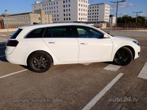 White Opel Insignia 2016 in Tallinn, with an engine capacity of 2.00 L and mileage of 223 thousand km for 8900 €, photo  on AUTOMOTO.COM.LV