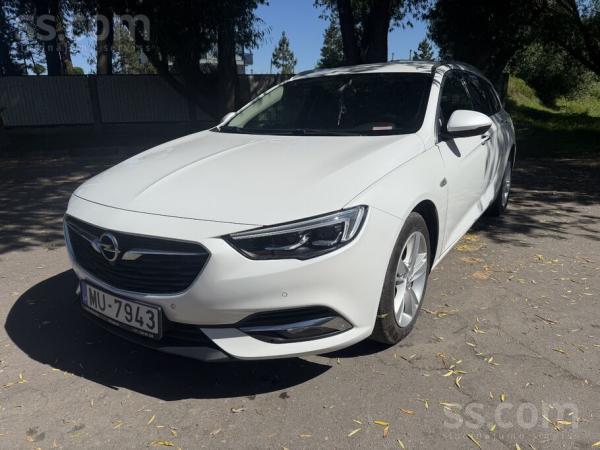 White Opel Insignia 2017 in Liepaja, with an engine capacity of 1.60 L and mileage of 238 thousand km for 8350 €, photo 1 on AUTOMOTO.COM.LV