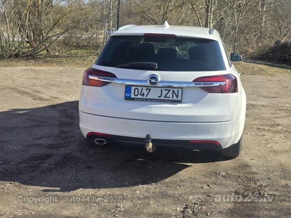 White Opel Insignia 2017 in Tallinn, with an engine capacity of 2.00 L and mileage of 328 thousand km for 6990 €, photo 5 on AUTOMOTO.COM.LV