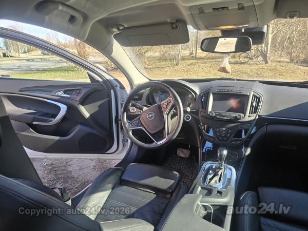 White Opel Insignia 2017 in Tallinn, with an engine capacity of 2.00 L and mileage of 328 thousand km for 6990 €, photo 7 on AUTOMOTO.COM.LV