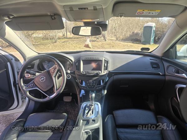 White Opel Insignia 2017 in Tallinn, with an engine capacity of 2.00 L and mileage of 328 thousand km for 6990 €, photo 8 on AUTOMOTO.COM.LV