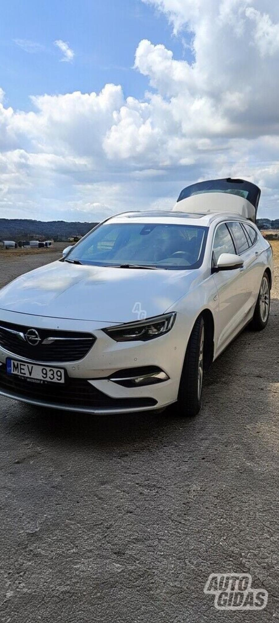 White Opel Insignia 2017 in Kaunas, with an engine capacity of 2.00 L and mileage of 344 thousand km for 8100 €, photo 1 on AUTOMOTO.COM.LV