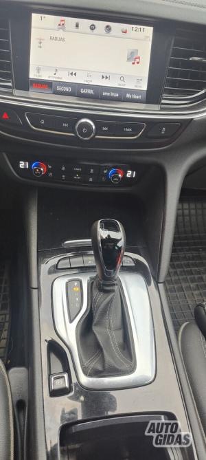 White Opel Insignia 2017 in Kaunas, with an engine capacity of 2.00 L and mileage of 344 thousand km for 8100 €, photo 6 on AUTOMOTO.COM.LV