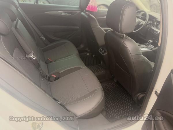 White Opel Insignia 2018 in Tartu, with an engine capacity of 2.00 L and mileage of 278 thousand km for 7999 €, photo 11 on AUTOMOTO.COM.LV