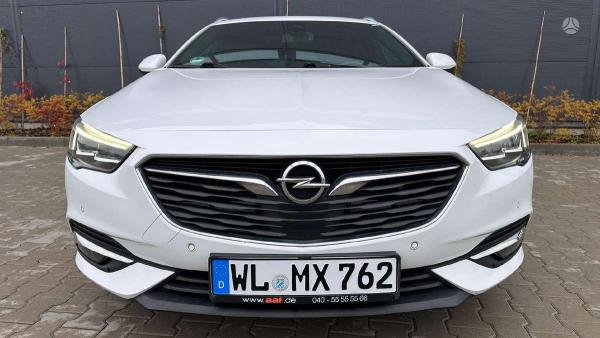 White Opel Insignia 2018 in Vilnius, with an engine capacity of 1.60 L and mileage of 209 thousand km for 8950 €, photo 2 on AUTOMOTO.COM.LV