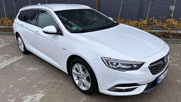 White Opel Insignia 2018 in Vilnius, with an engine capacity of 1.60 L and mileage of 209 thousand km for 8950 €, photo 10 on AUTOMOTO.COM.LV