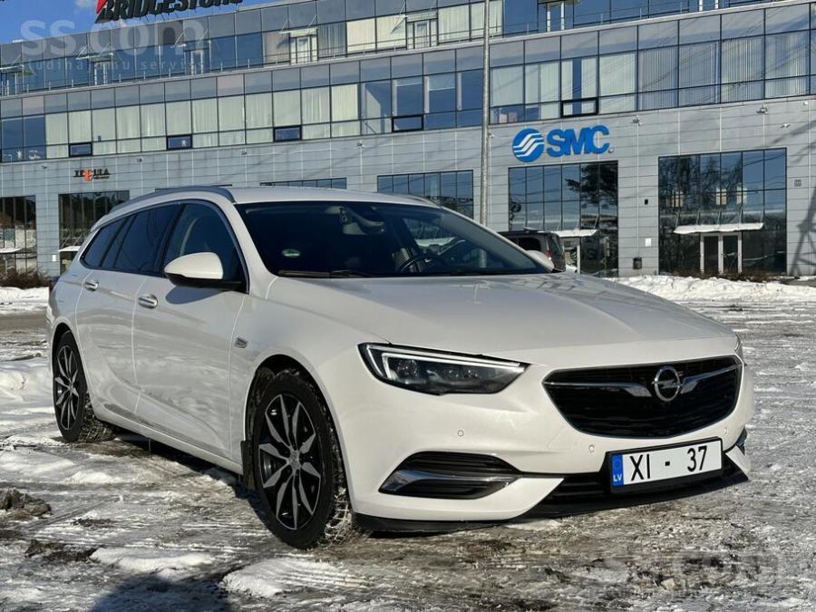 White Opel Insignia 2018 in Riga, with an engine capacity of 1.50 L and mileage of 117 thousand km for 14000 €, photo 2 on AUTOMOTO.COM.LV