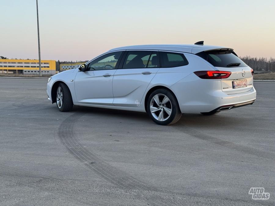 White Opel Insignia 2018 in Vilnius, with an engine capacity of 2.00 L and mileage of 160 thousand km for 11250 €, photo 2 on AUTOMOTO.COM.LV
