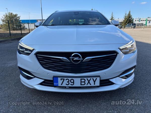 White Opel Insignia 2018 in Paide, with an engine capacity of 2.00 L and mileage of 189 thousand km for 12390 €, photo 2 on AUTOMOTO.COM.LV