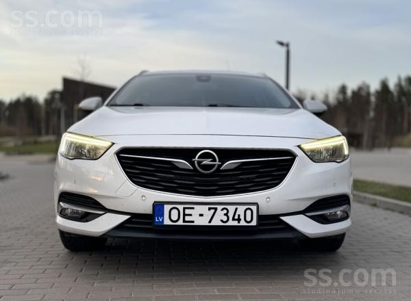 White Opel Insignia 2018 in Jelgava, with an engine capacity of 2.00 L and mileage of 0 thousand km for 7700 €, photo 10 on AUTOMOTO.COM.LV
