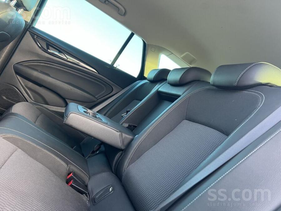 White Opel Insignia 2018 in Riga, with an engine capacity of 1.60 L and mileage of 0 thousand km for 9950 €, photo 16 on AUTOMOTO.COM.LV