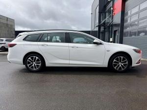 White Opel Insignia 2018 in Kaunas, with an engine capacity of 1.60 L and mileage of 142 thousand km for 6700 €, photo 3 on AUTOMOTO.COM.LV
