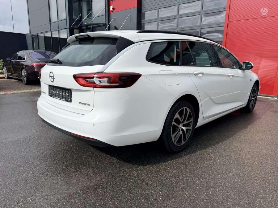 White Opel Insignia 2018 in Kaunas, with an engine capacity of 1.60 L and mileage of 142 thousand km for 6700 €, photo 4 on AUTOMOTO.COM.LV