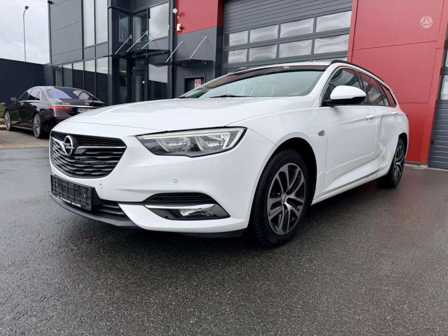 White Opel Insignia 2018 in Kaunas, with an engine capacity of 1.60 L and mileage of 142 thousand km for 6700 €, photo 9 on AUTOMOTO.COM.LV