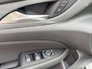 White Opel Insignia 2018 in Kaunas, with an engine capacity of 1.60 L and mileage of 142 thousand km for 6700 €, photo 12 on AUTOMOTO.COM.LV