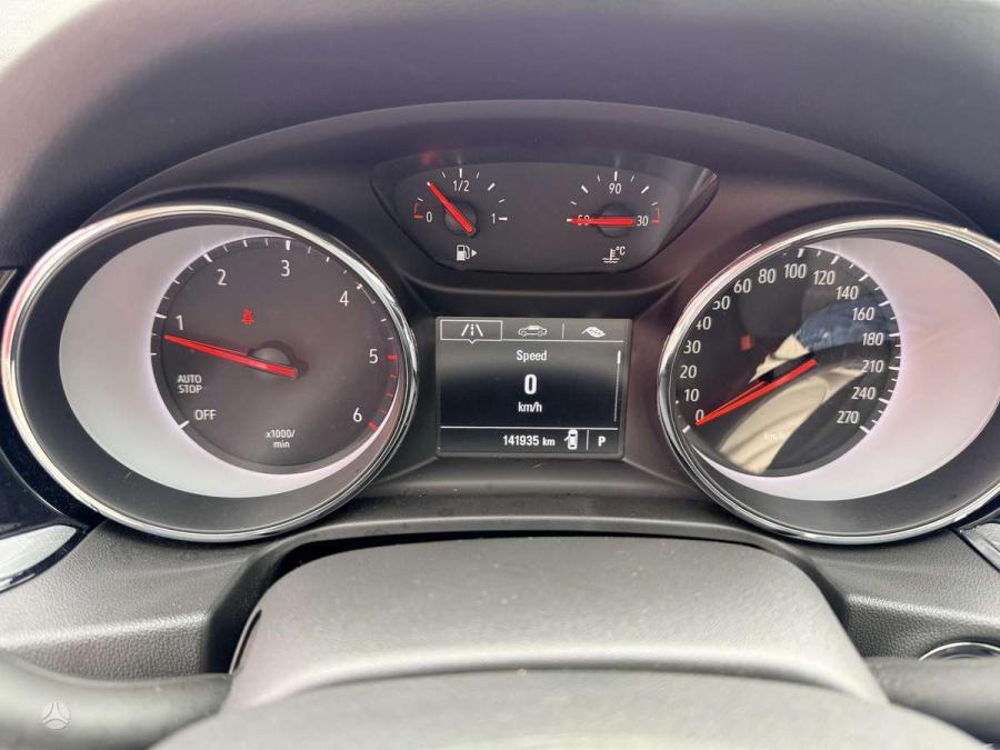 White Opel Insignia 2018 in Kaunas, with an engine capacity of 1.60 L and mileage of 142 thousand km for 6700 €, photo 15 on AUTOMOTO.COM.LV