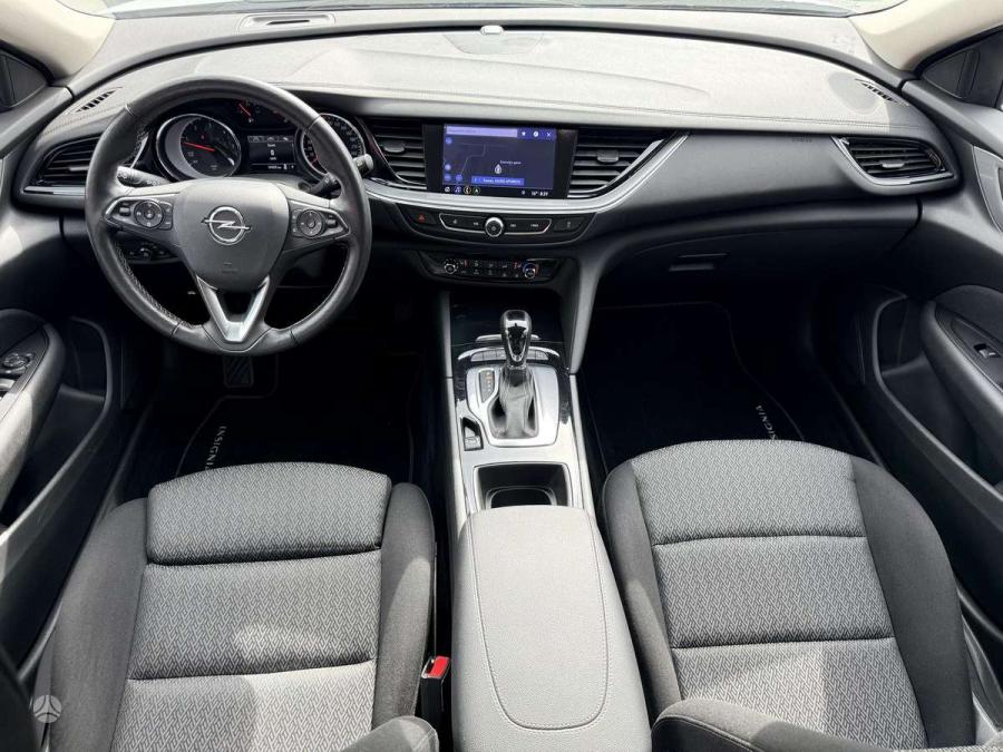White Opel Insignia 2018 in Kaunas, with an engine capacity of 1.60 L and mileage of 142 thousand km for 6700 €, photo 17 on AUTOMOTO.COM.LV