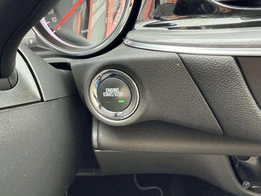 White Opel Insignia 2018 in Kaunas, with an engine capacity of 1.60 L and mileage of 142 thousand km for 6700 €, photo 21 on AUTOMOTO.COM.LV