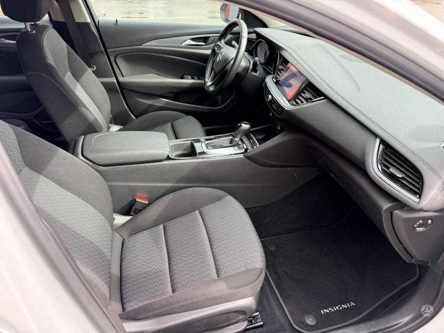 White Opel Insignia 2018 in Kaunas, with an engine capacity of 1.60 L and mileage of 142 thousand km for 6700 €, photo 22 on AUTOMOTO.COM.LV