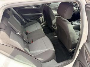 White Opel Insignia 2018 in Kaunas, with an engine capacity of 1.60 L and mileage of 142 thousand km for 6700 €, photo 23 on AUTOMOTO.COM.LV