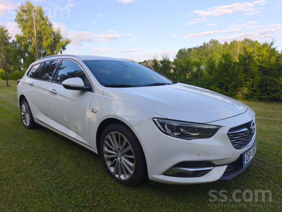 White Opel Insignia 2018 in Jelgava, with an engine capacity of 1.60 L and mileage of 246 thousand km for 7999 €, photo 1 on AUTOMOTO.COM.LV
