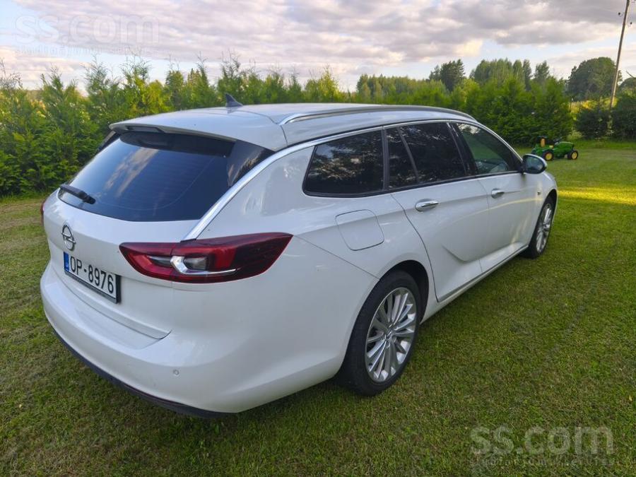 White Opel Insignia 2018 in Jelgava, with an engine capacity of 1.60 L and mileage of 246 thousand km for 7999 €, photo 6 on AUTOMOTO.COM.LV