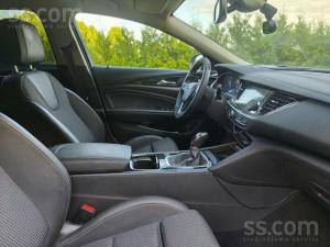 White Opel Insignia 2018 in Jelgava, with an engine capacity of 1.60 L and mileage of 246 thousand km for 7999 €, photo 7 on AUTOMOTO.COM.LV