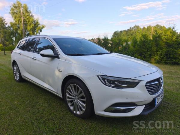 White Opel Insignia 2018 in Jelgava, with an engine capacity of 1.60 L and mileage of 246 thousand km for 7999 €, photo 1 on AUTOMOTO.COM.LV