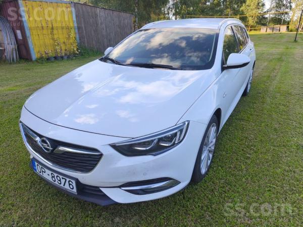 White Opel Insignia 2018 in Jelgava, with an engine capacity of 1.60 L and mileage of 246 thousand km for 7999 €, photo 3 on AUTOMOTO.COM.LV