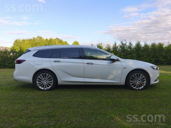 White Opel Insignia 2018 in Jelgava, with an engine capacity of 1.60 L and mileage of 246 thousand km for 7999 €, photo 5 on AUTOMOTO.COM.LV