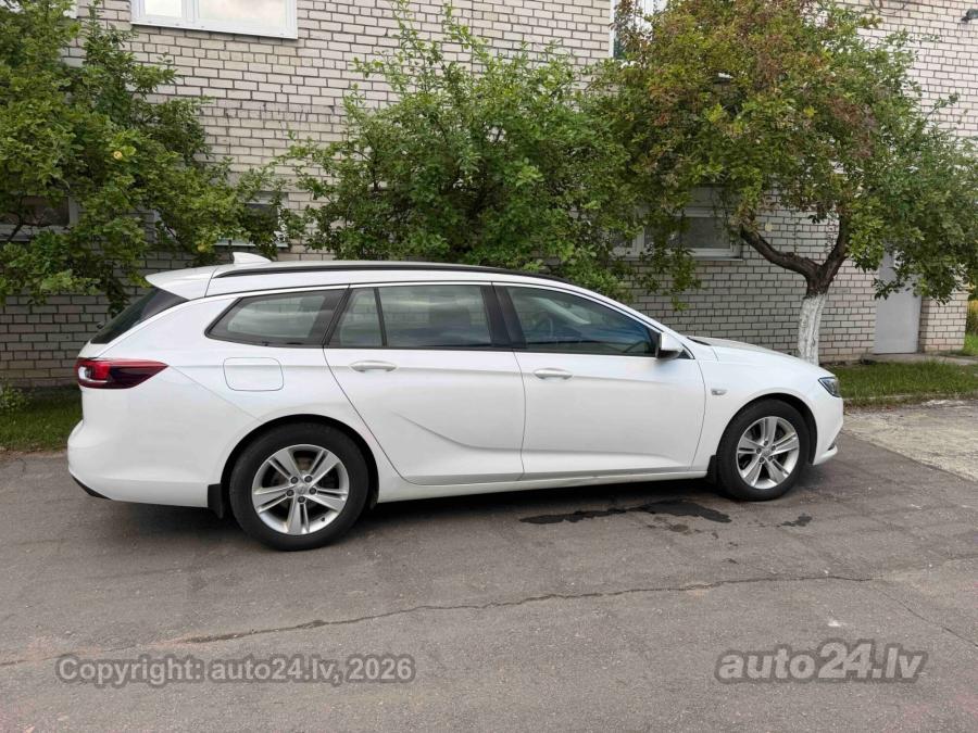 White Opel Insignia 2018 in Maardu, with an engine capacity of 1.60 L and mileage of 267 thousand km for 8300 €, photo 1 on AUTOMOTO.COM.LV