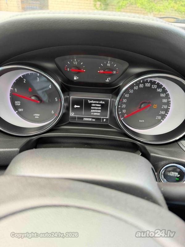 White Opel Insignia 2018 in Maardu, with an engine capacity of 1.60 L and mileage of 267 thousand km for 8300 €, photo 3 on AUTOMOTO.COM.LV