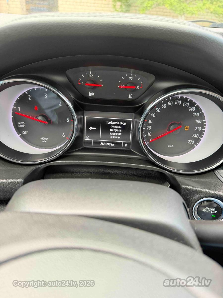 White Opel Insignia 2018 in Maardu, with an engine capacity of 1.60 L and mileage of 267 thousand km for 8300 €, photo 3 on AUTOMOTO.COM.LV