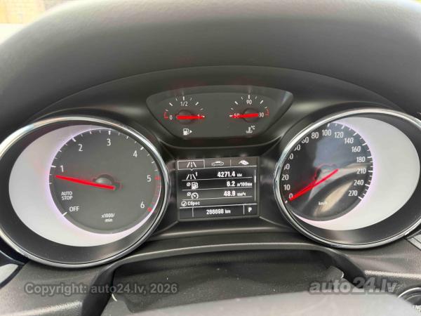 White Opel Insignia 2018 in Maardu, with an engine capacity of 1.60 L and mileage of 267 thousand km for 8300 €, photo 4 on AUTOMOTO.COM.LV