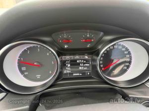 White Opel Insignia 2018 in Maardu, with an engine capacity of 1.60 L and mileage of 267 thousand km for 8300 €, photo 4 on AUTOMOTO.COM.LV