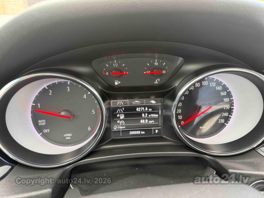 White Opel Insignia 2018 in Maardu, with an engine capacity of 1.60 L and mileage of 267 thousand km for 8300 €, photo 4 on AUTOMOTO.COM.LV