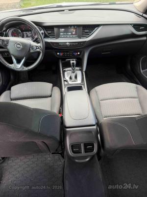 White Opel Insignia 2018 in Maardu, with an engine capacity of 1.60 L and mileage of 267 thousand km for 8300 €, photo 8 on AUTOMOTO.COM.LV