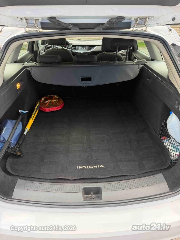 White Opel Insignia 2018 in Maardu, with an engine capacity of 1.60 L and mileage of 267 thousand km for 8300 €, photo 10 on AUTOMOTO.COM.LV
