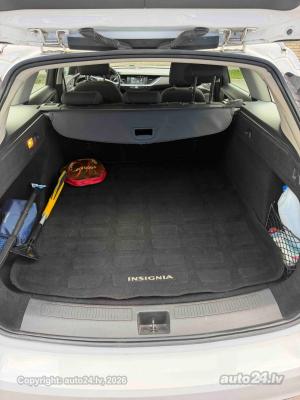 White Opel Insignia 2018 in Maardu, with an engine capacity of 1.60 L and mileage of 267 thousand km for 8300 €, photo 10 on AUTOMOTO.COM.LV