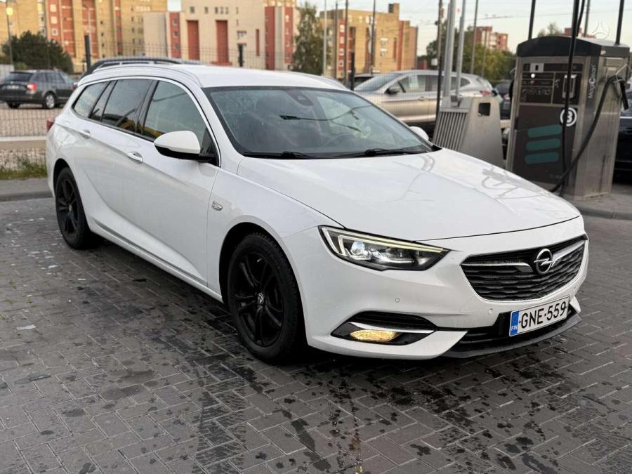 White Opel Insignia 2019 in Kaunas, with an engine capacity of 1.60 L and mileage of 234 thousand km for 10448 €, photo 3 on AUTOMOTO.COM.LV