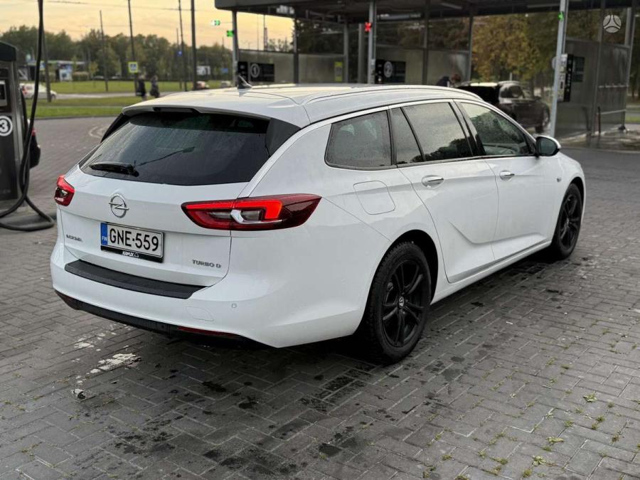 White Opel Insignia 2019 in Kaunas, with an engine capacity of 1.60 L and mileage of 234 thousand km for 10448 €, photo 4 on AUTOMOTO.COM.LV