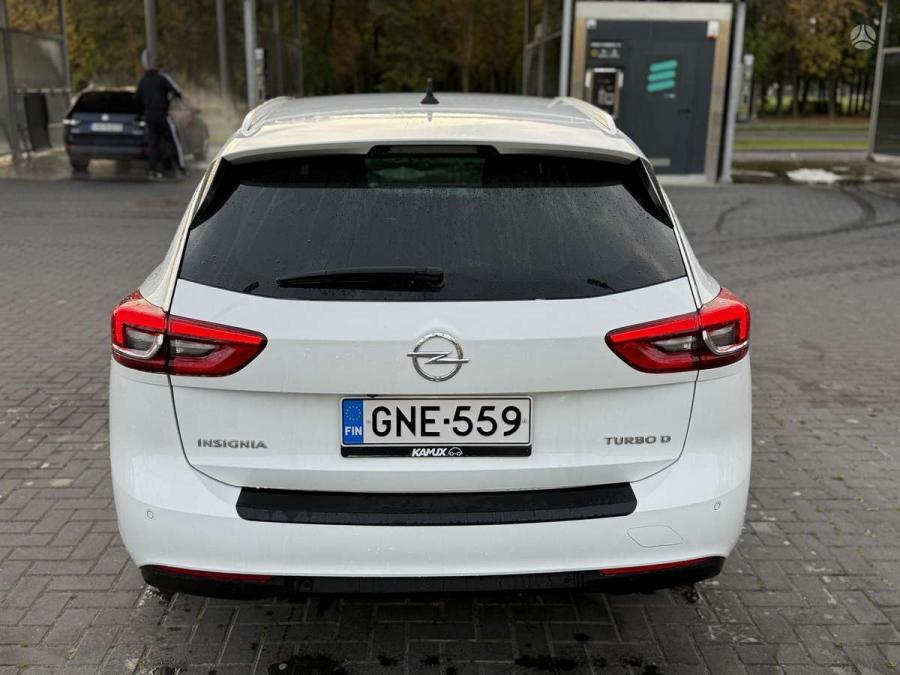 White Opel Insignia 2019 in Kaunas, with an engine capacity of 1.60 L and mileage of 234 thousand km for 10448 €, photo 5 on AUTOMOTO.COM.LV