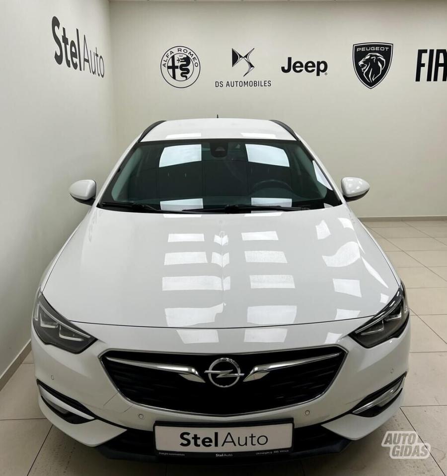 White Opel Insignia 2019 in Vilnius, with an engine capacity of 2.00 L and mileage of 197 thousand km for 13690 €, photo 4 on AUTOMOTO.COM.LV