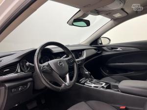 White Opel Insignia 2019 in Vilnius, with an engine capacity of 2.00 L and mileage of 197 thousand km for 13690 €, photo 11 on AUTOMOTO.COM.LV