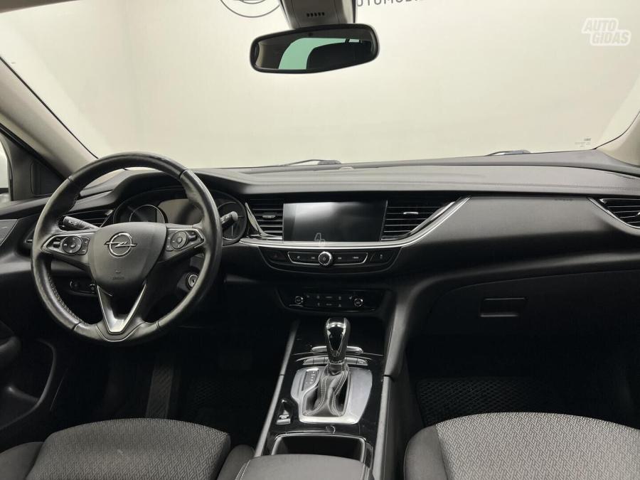 White Opel Insignia 2019 in Vilnius, with an engine capacity of 2.00 L and mileage of 197 thousand km for 13690 €, photo 22 on AUTOMOTO.COM.LV