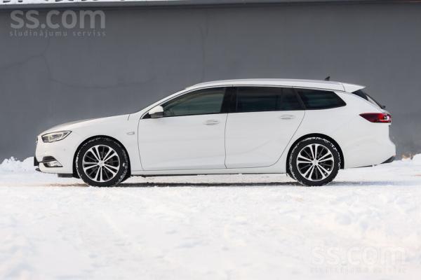White Opel Insignia 2019 in Jelgava, with an engine capacity of 2.00 L and mileage of 226 thousand km for 12800 €, photo 4 on AUTOMOTO.COM.LV